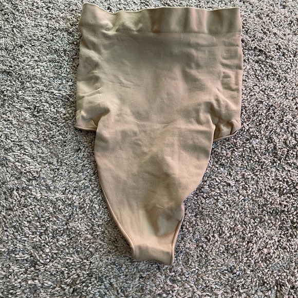 SKIMS | Intimates & Sleepwear | 4 657 Nwot Skims Seamless Sculpt High ...